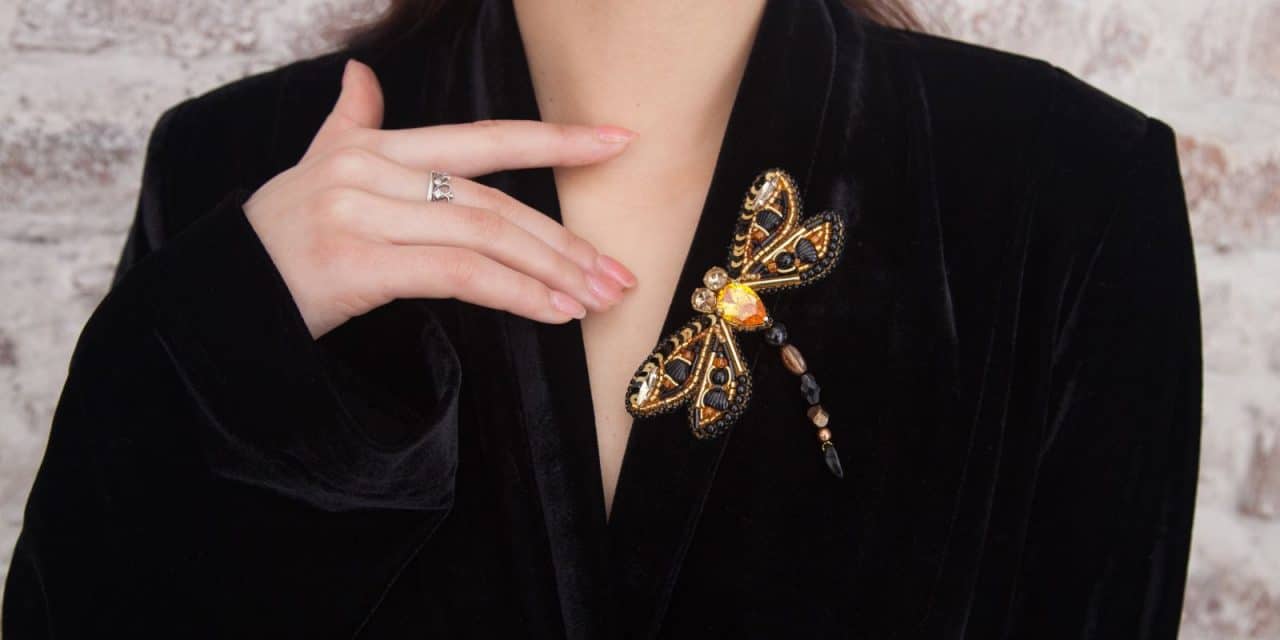 l’importance de porter une broche sur une tenue Tout savoir sur l ...